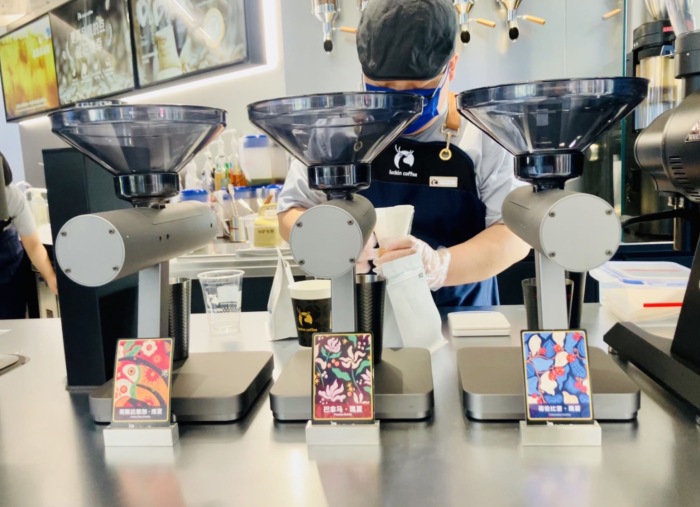 Luckin Coffee opens its 20,000th store - The Low Down - Momentum Works